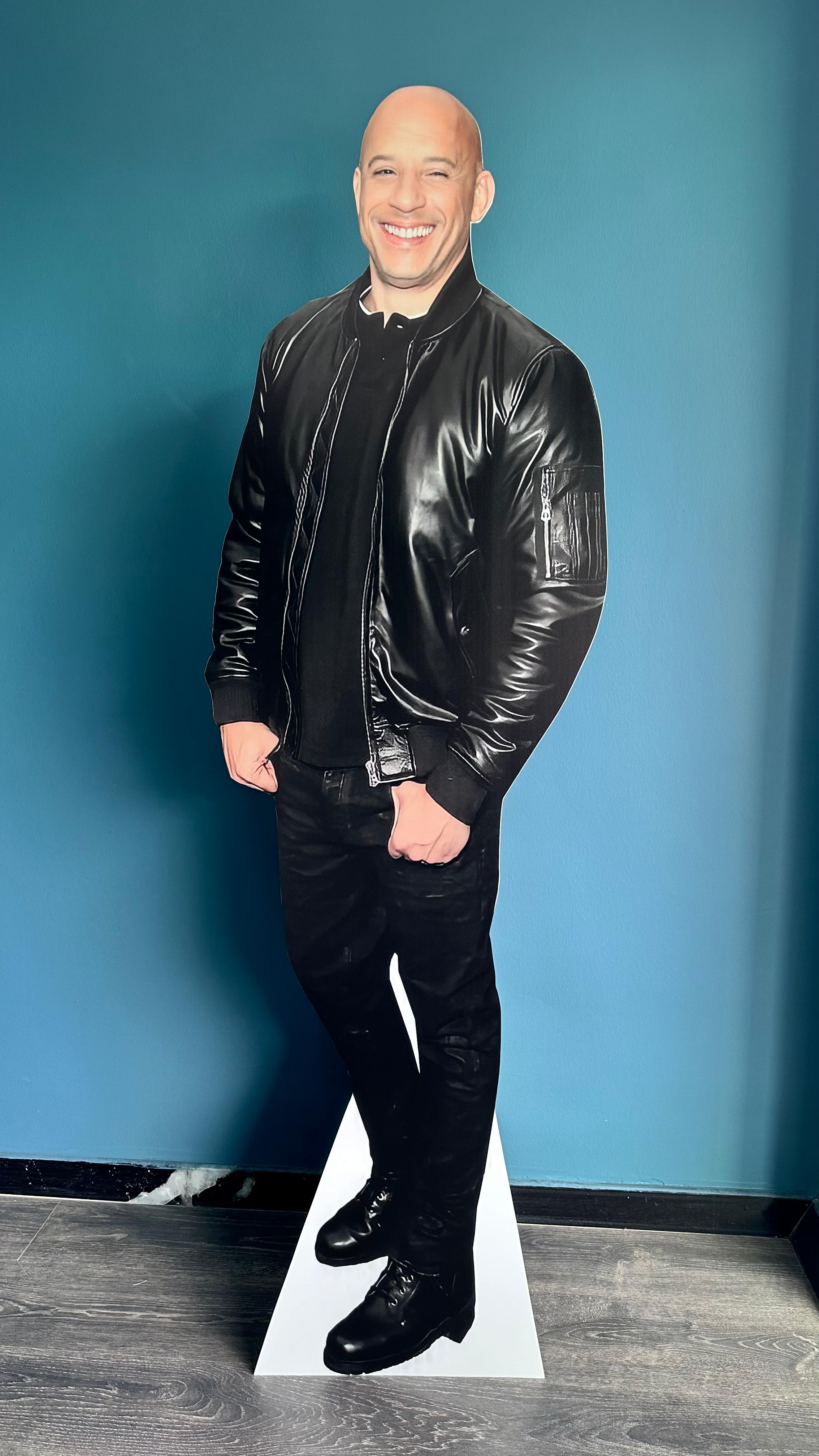 🚗Modello di sagoma in cartone di Vin Diesel – Fast & Furious – Mockup a ...