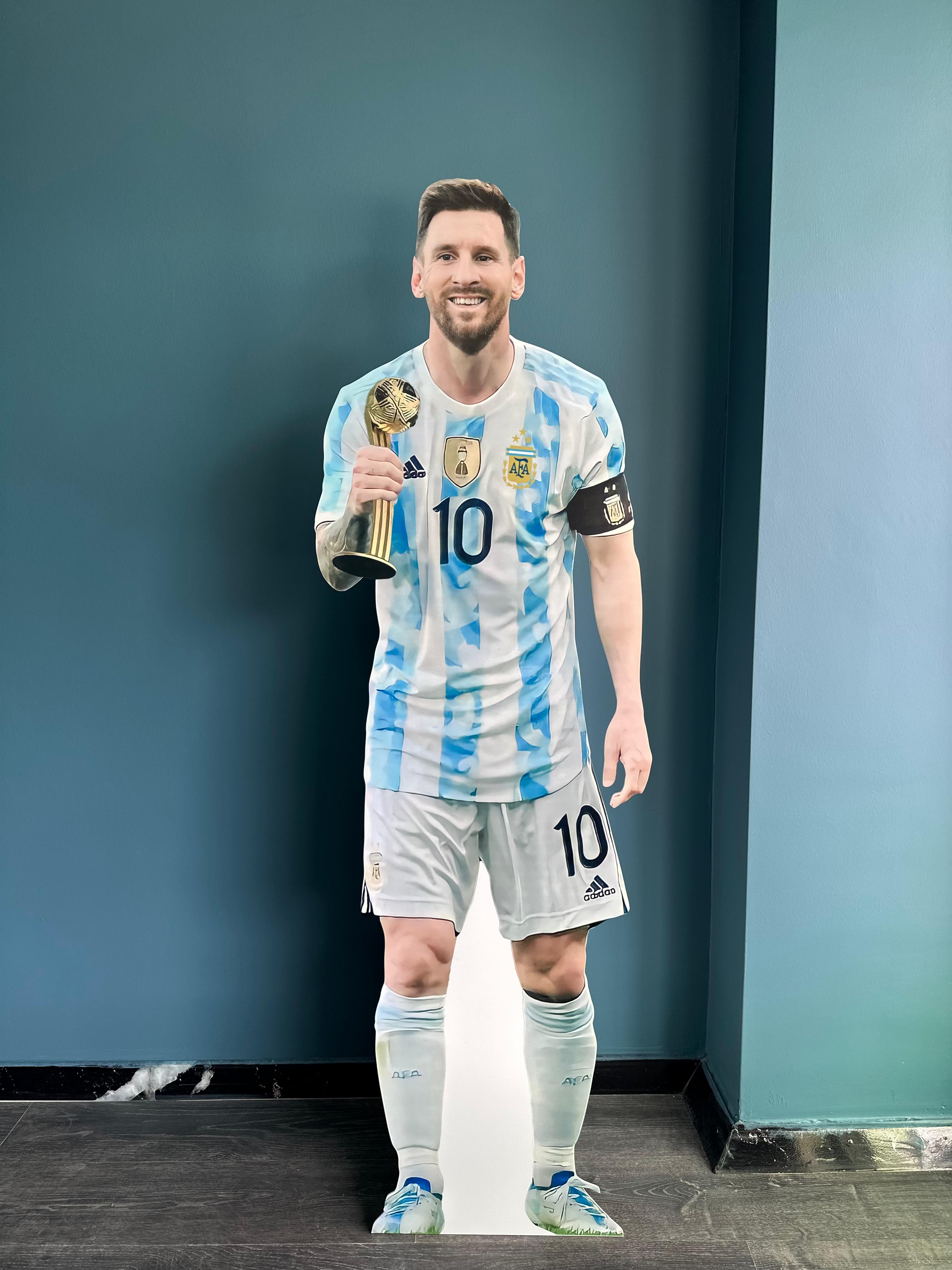 👟 Lionel Messi Cardboard Figure – Golden Shoe Award Pose (Life-Size ...
