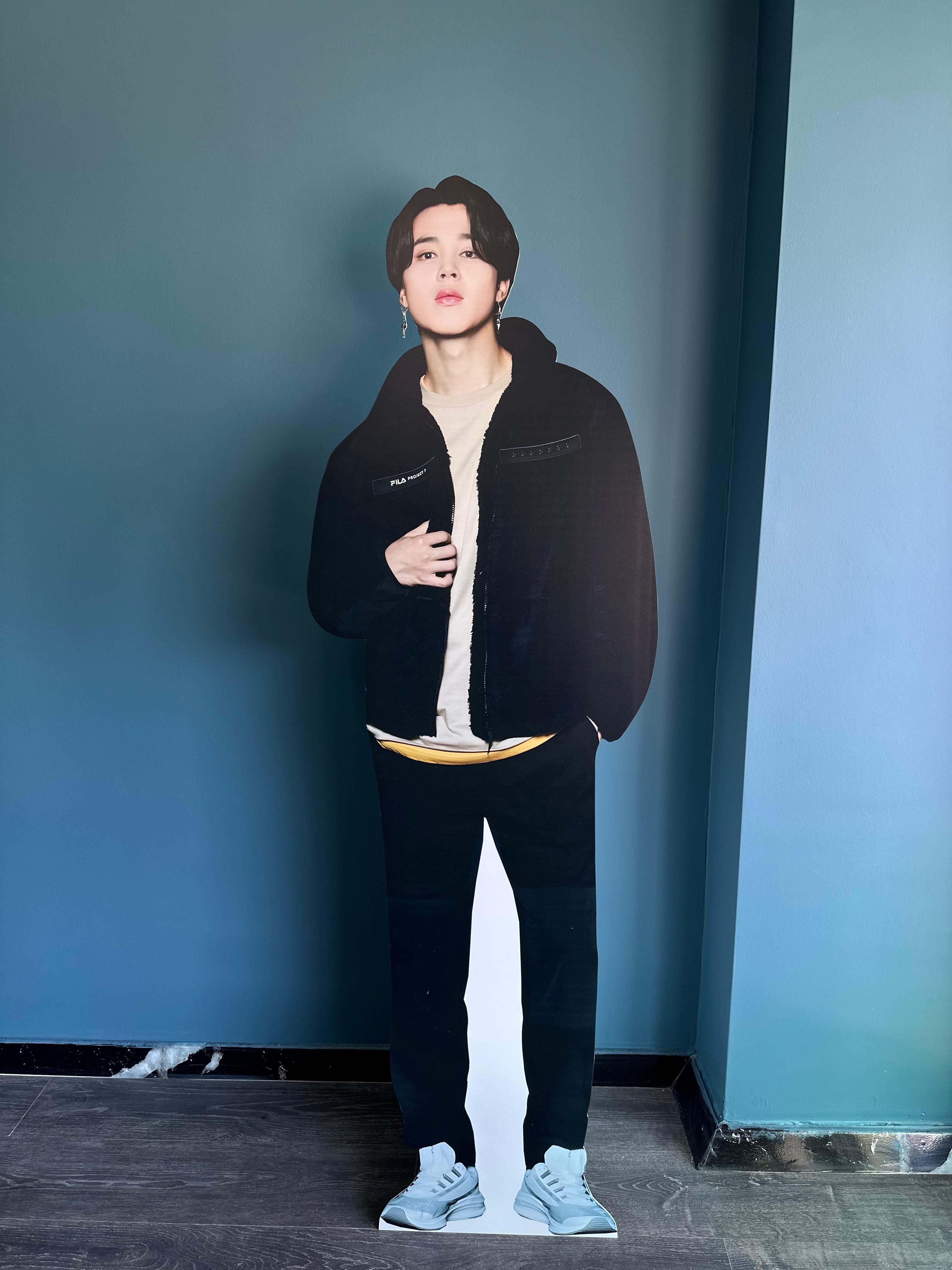 🌟 Park Jimin Tam Boy Maket Figürü – BTS K-Pop Gerçek Ölçekli Standee Modeli