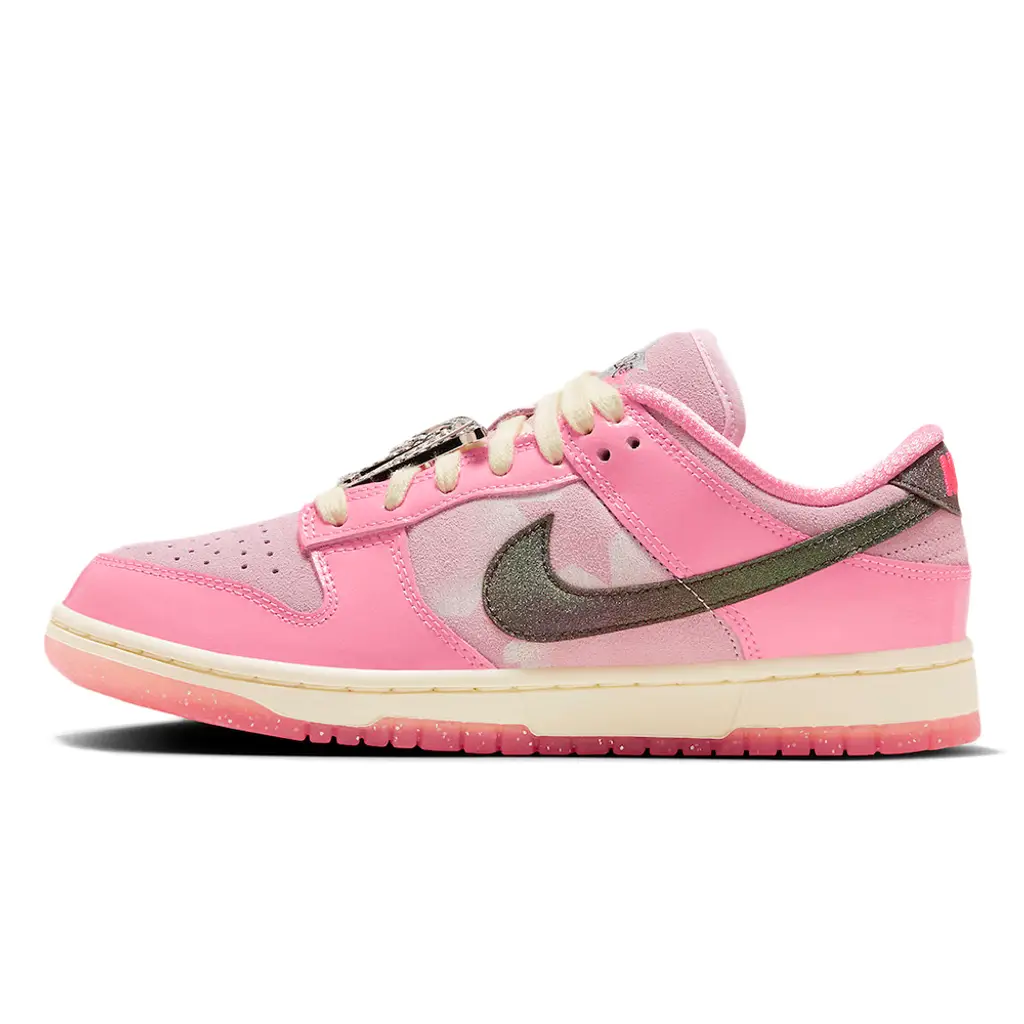 Nike Dunk Low Barbie