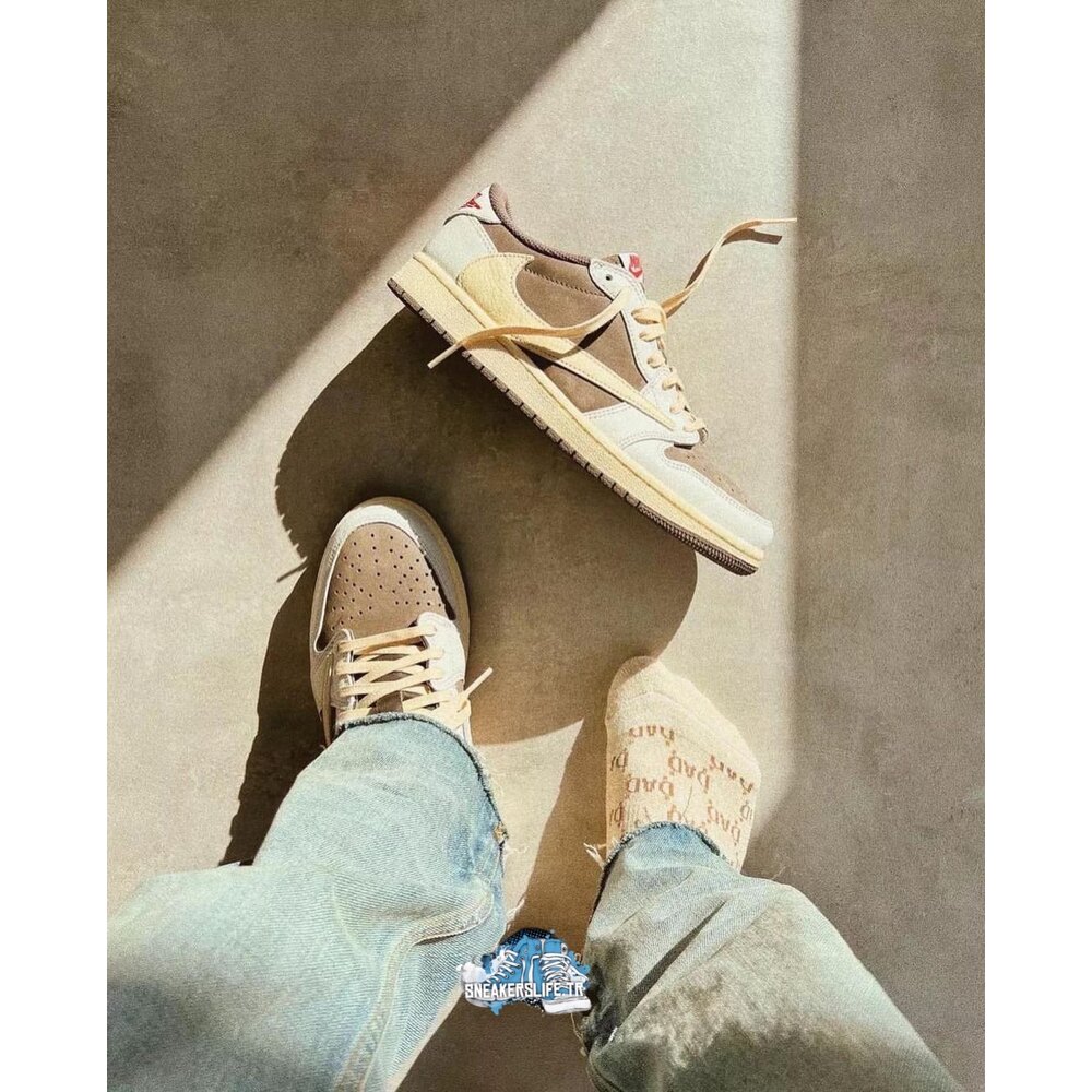 Air Jordan 1 Retro Low OG SP x Travis Scott Reverse Mocha.