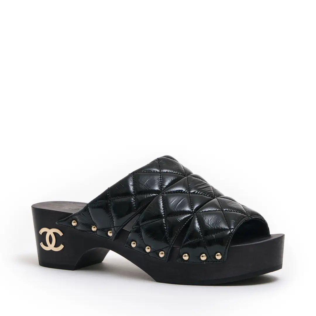 Chanel - Black Leather CC Turn Lock Clogs / 40C - Authentic Seconds
