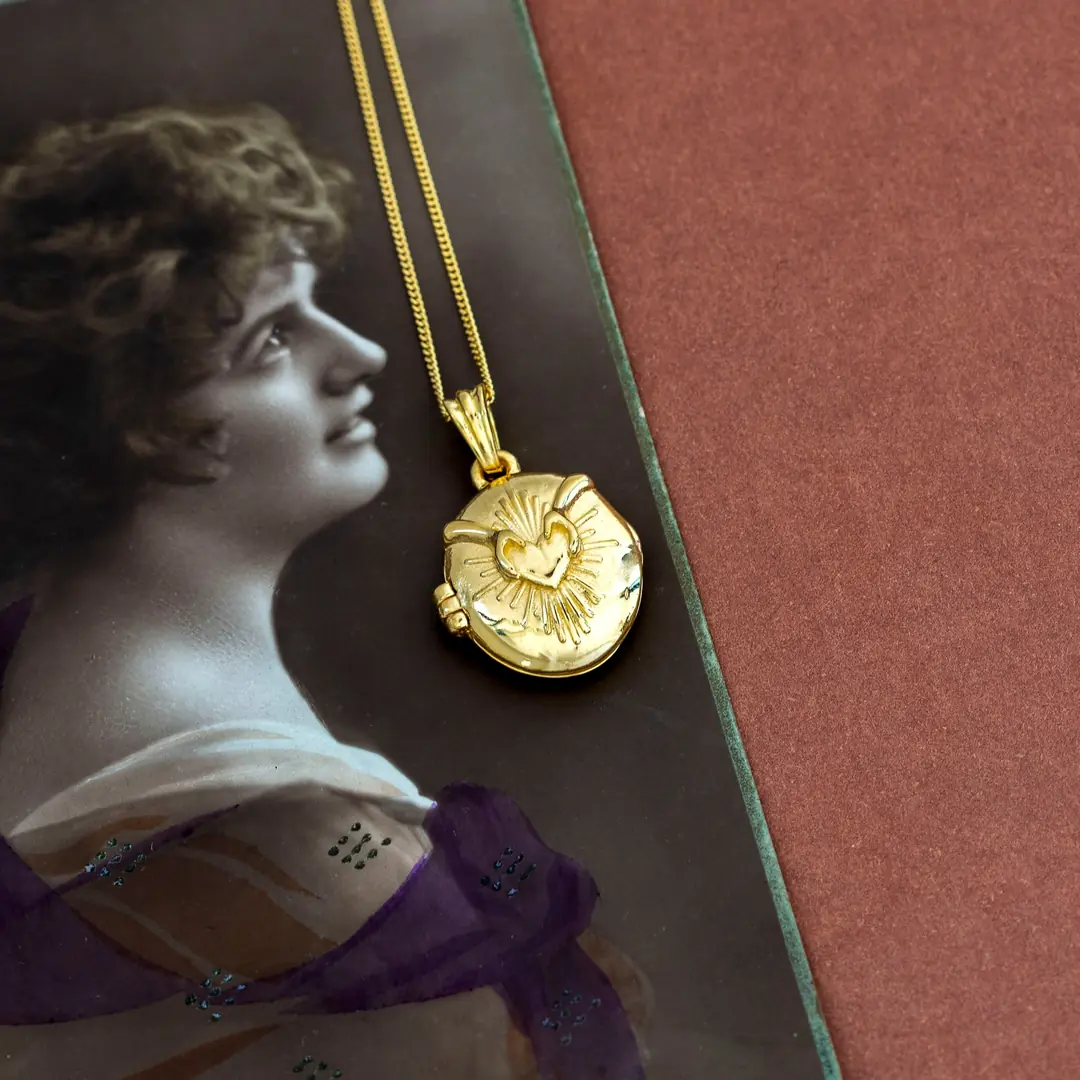 Hands Oval Vintage Kolye