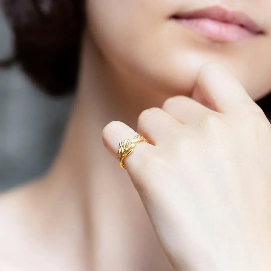 Kübey Hatun Leaf Ring