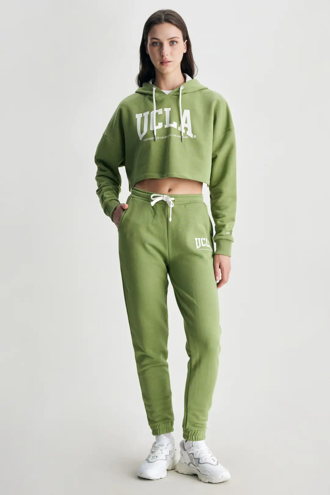 COALIN Yeşil Daralan Paça Baskılı Standard Fit Kadın Eşofman Alt UCLA