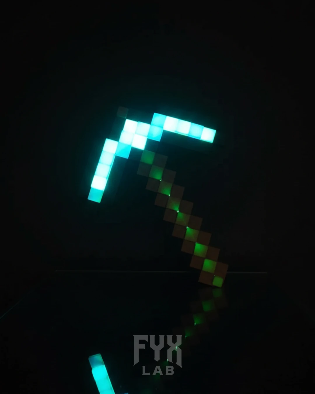 Minecraft Elmas Kazma Gece Lambası - Pixel Art Tasarımlı LED Dekoratif