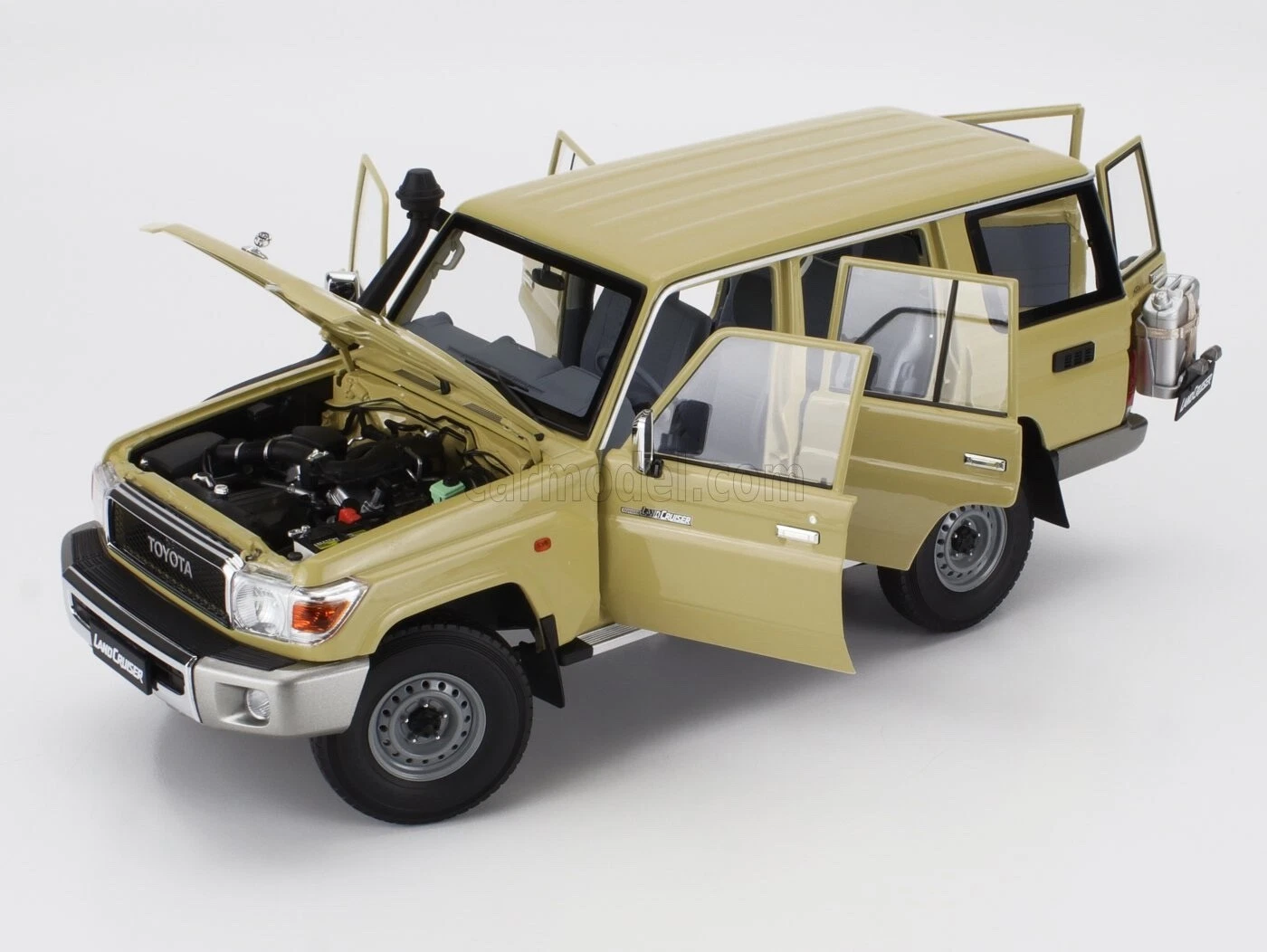 Almost Real | ALM870102 | 1/18 Ölçek | Toyota Land Cruiser 76 2017