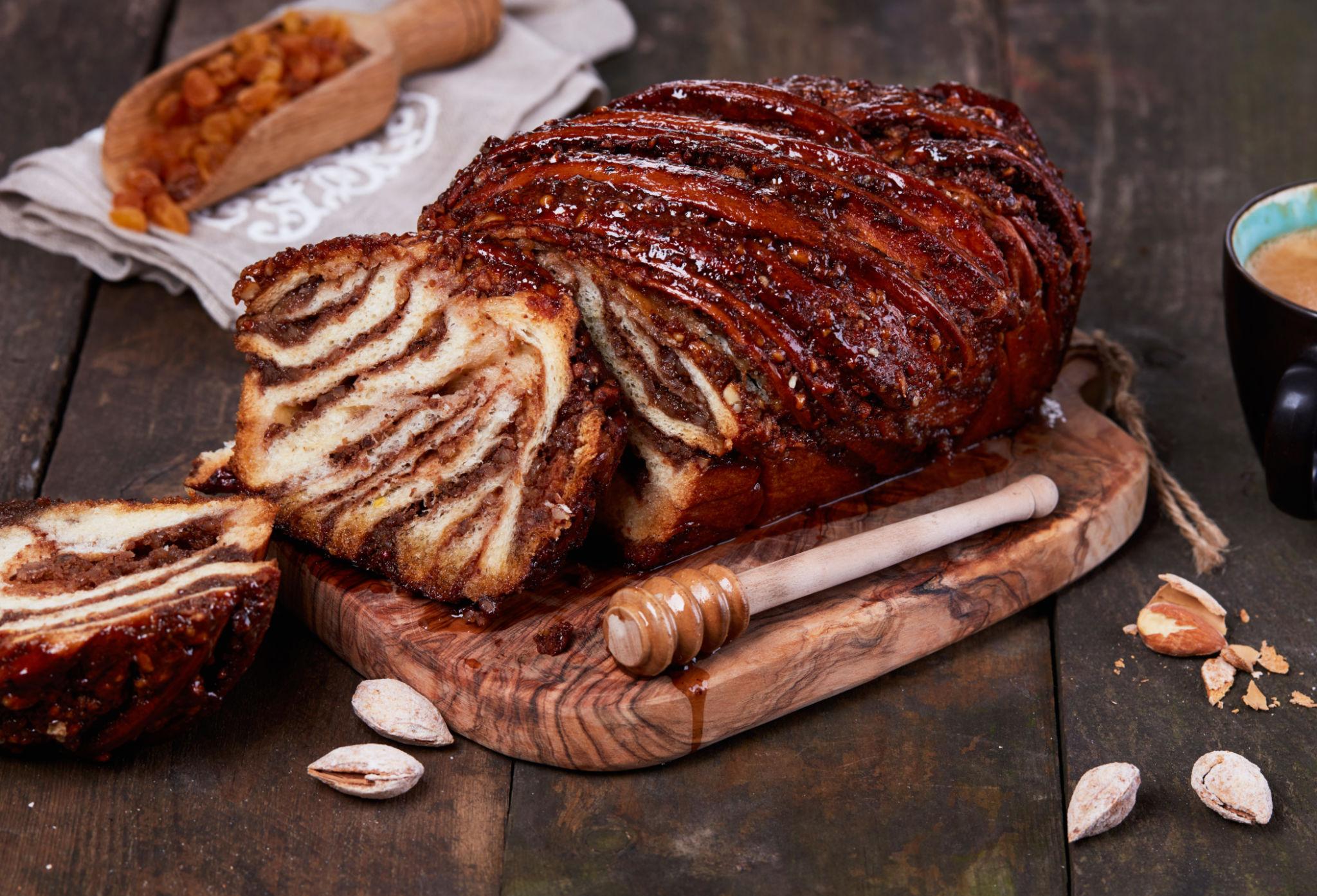 ZAMANSIZ BİR TARİF ÇİKOLATALI EKŞİ MAYALI BABKA