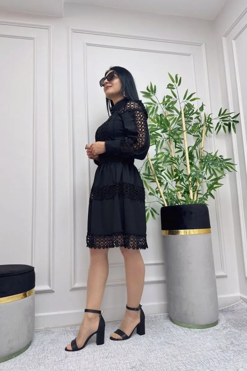 Dantel Detaylı Elbise