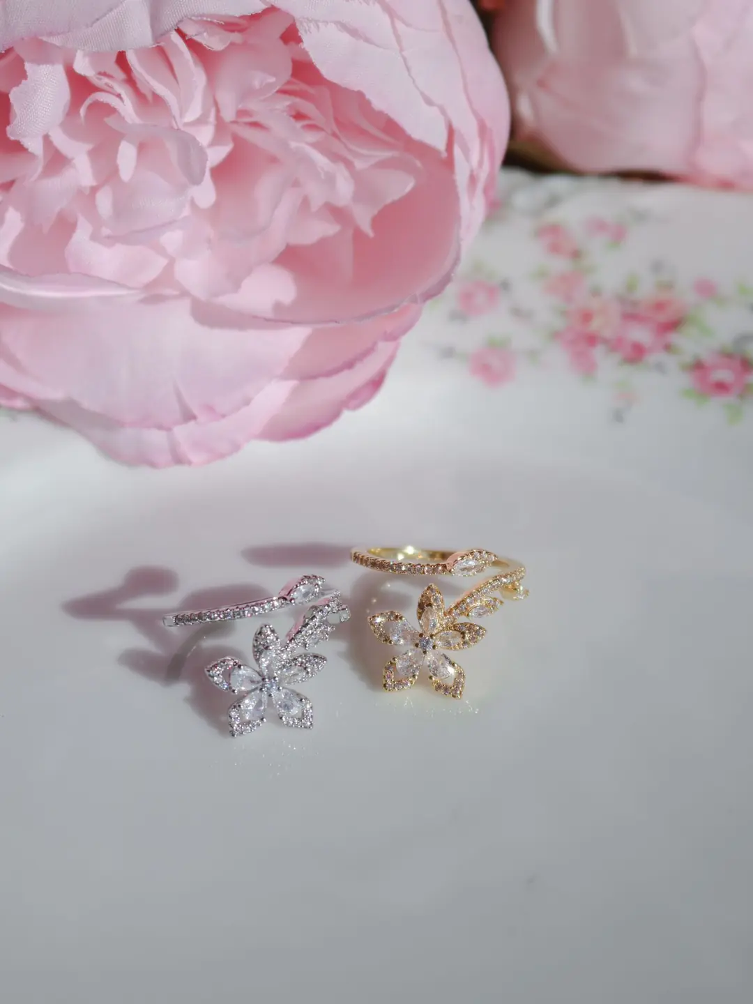 White Flower Dream Ring