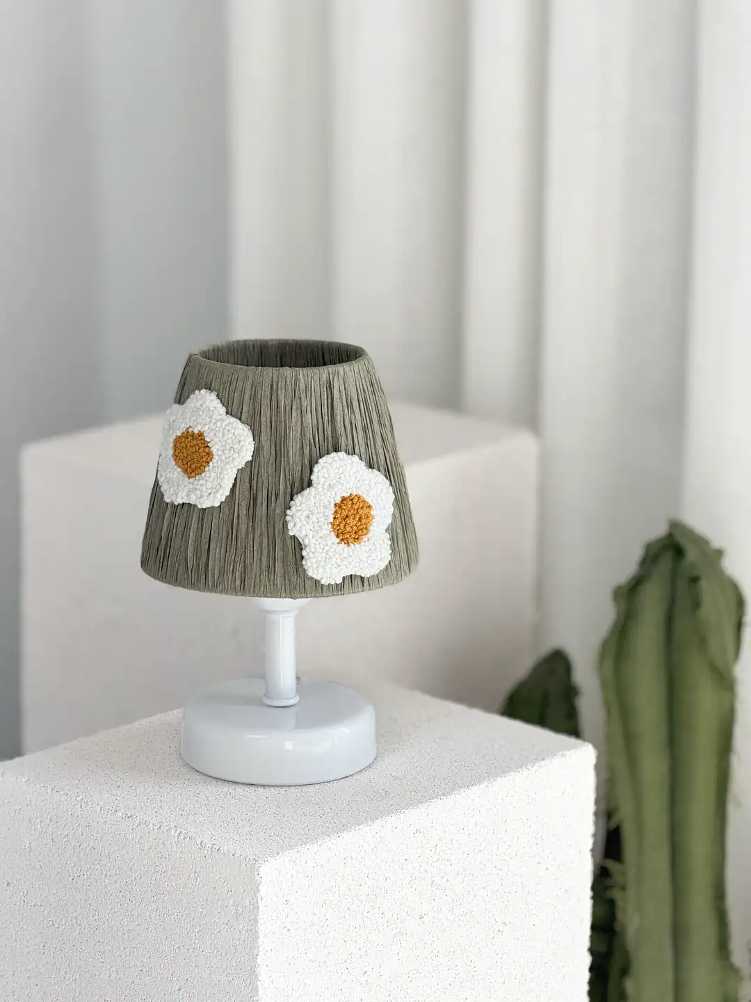 Papatya Punch Haki Kablosuz Masa Lambası - Alt Beyaz