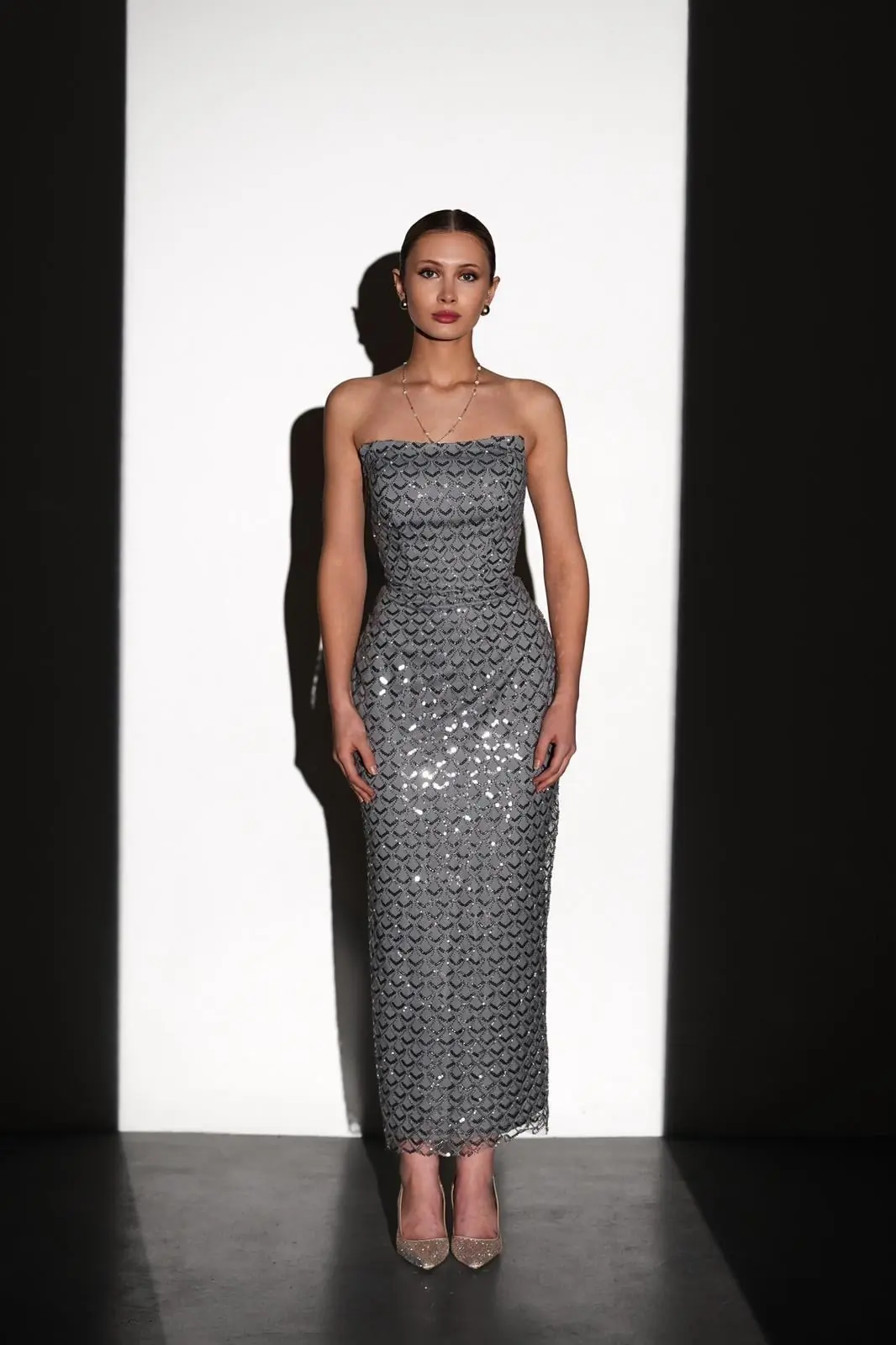 https://www.oykuwear.com.tr/ownight-gianna-tek-omuz-toka-detay-payetli ...