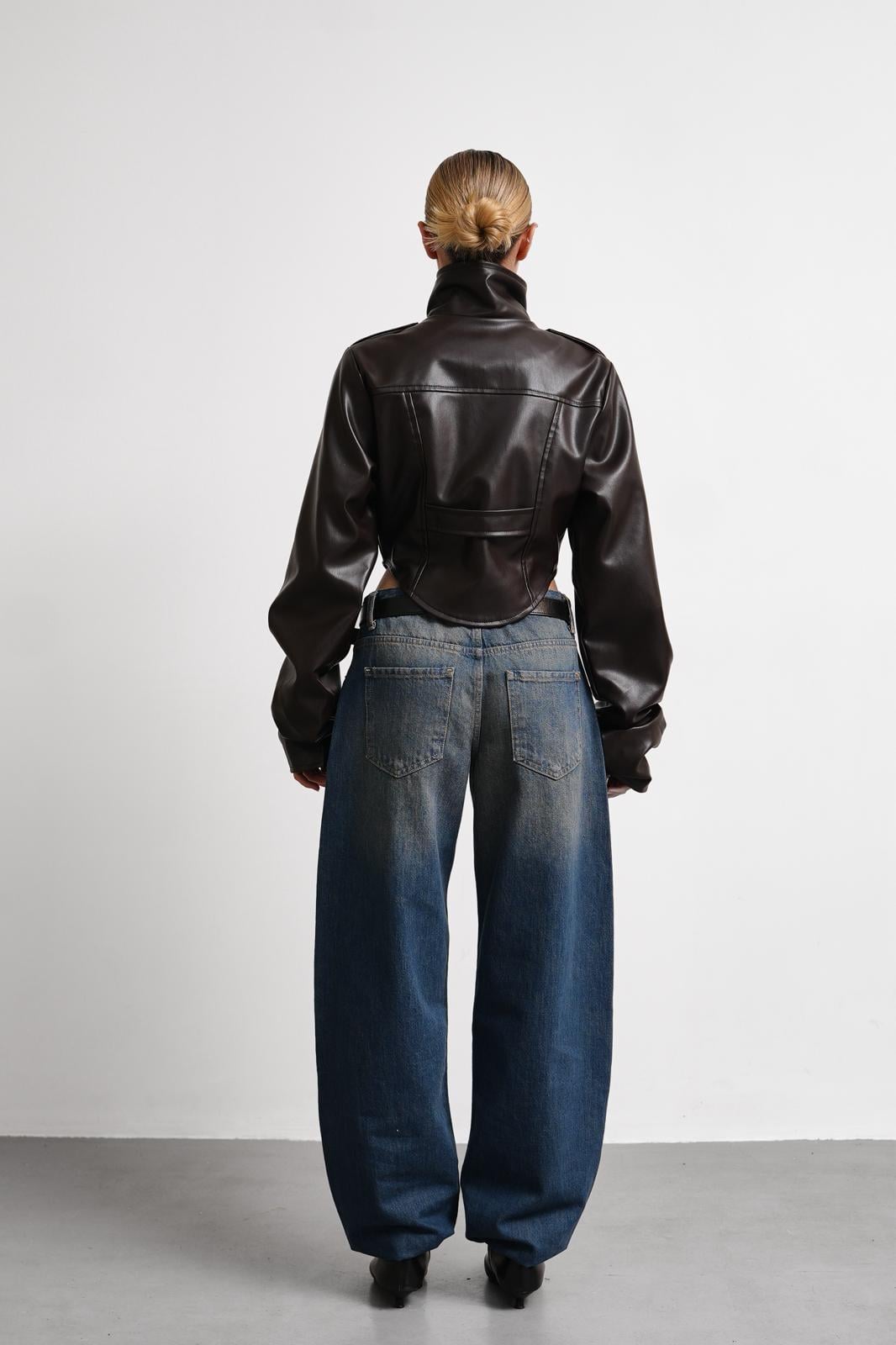https://www.oykuwear.com.tr/theow-claris-dik-yaka-aci-kahve-deri-ceket