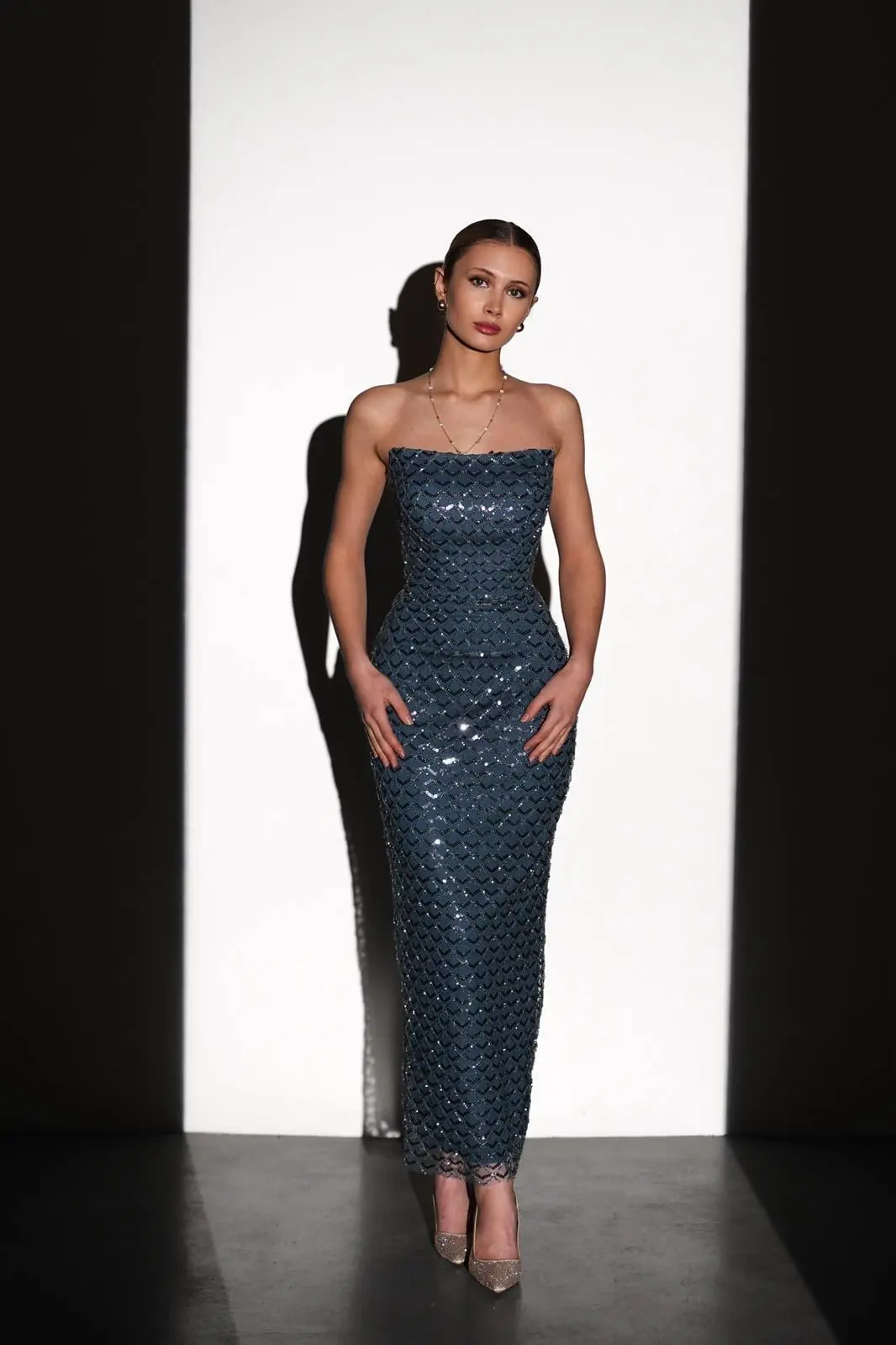 https://www.oykuwear.com.tr/ownight-gianna-tek-omuz-toka-detay-payetli ...