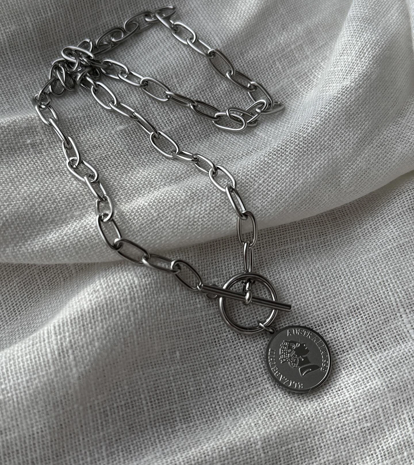 Thick Chain Elizabeth Necklace