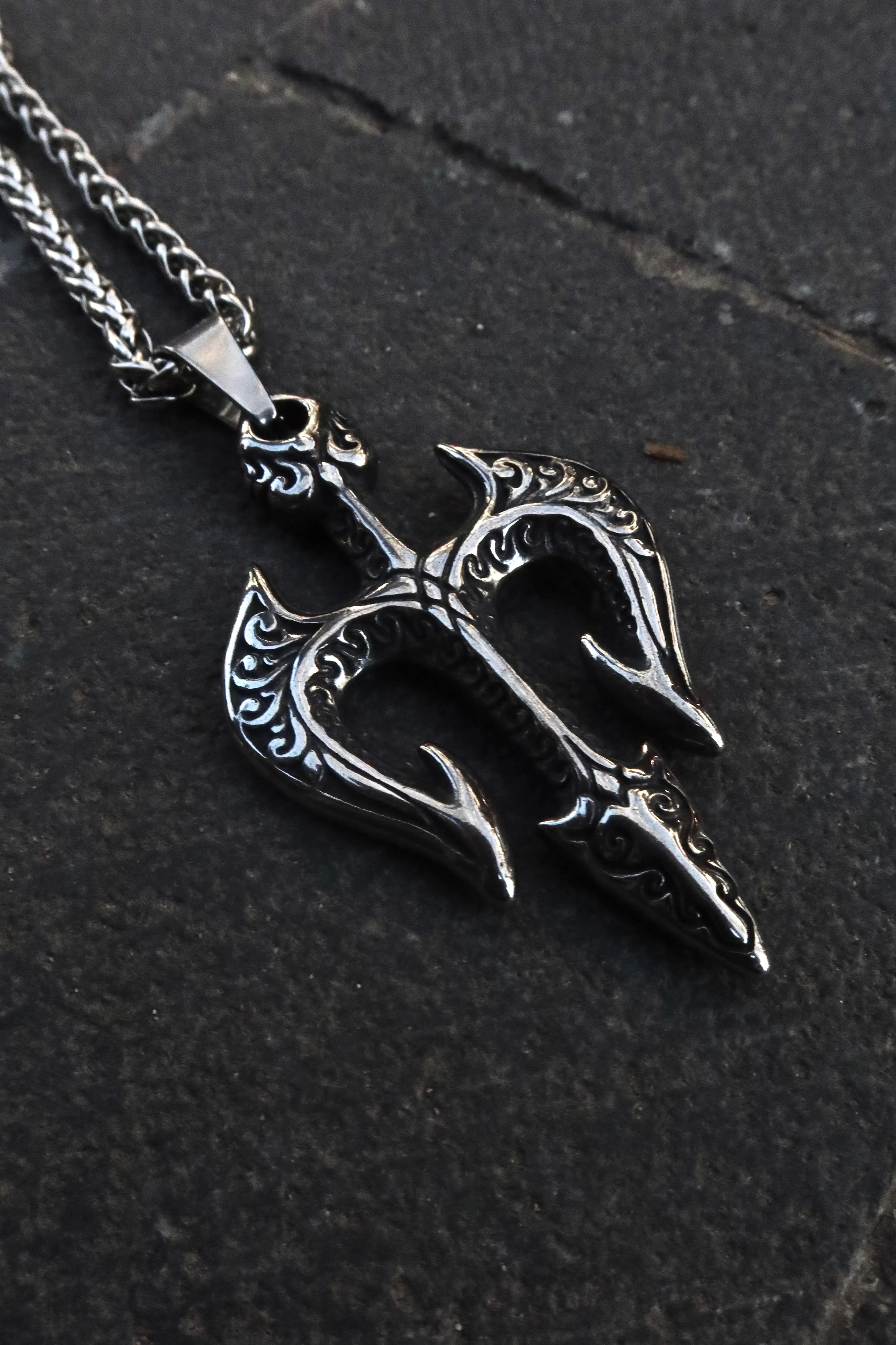 Varkor Crest Necklace