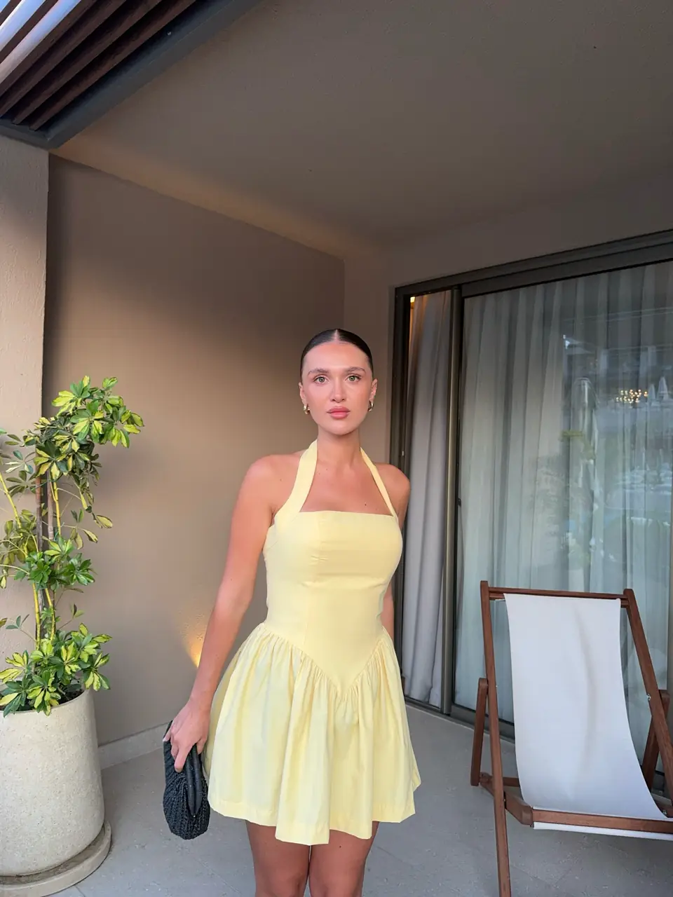 BOYUNDAN BAĞLAMALI MİNİ SARI ELBİSE